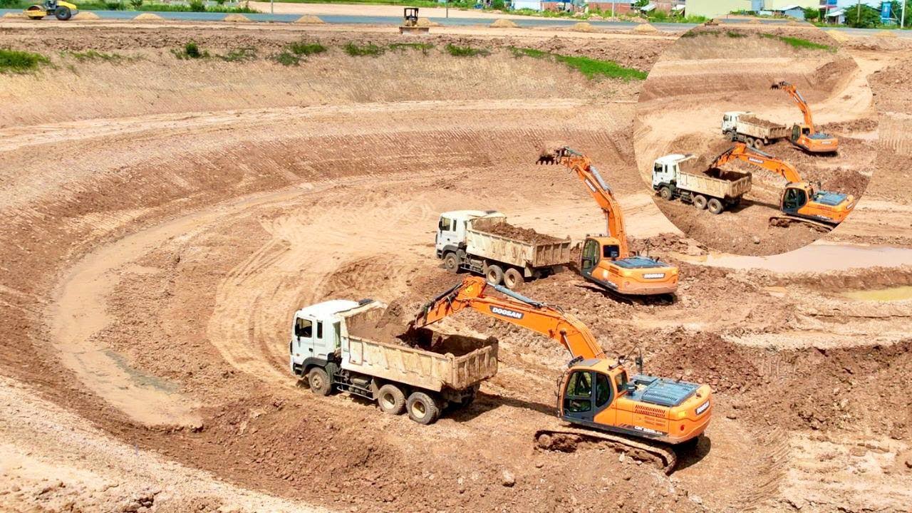 Excavator Dig The Soil Quickly Deliver it out by Dump Truck And ...