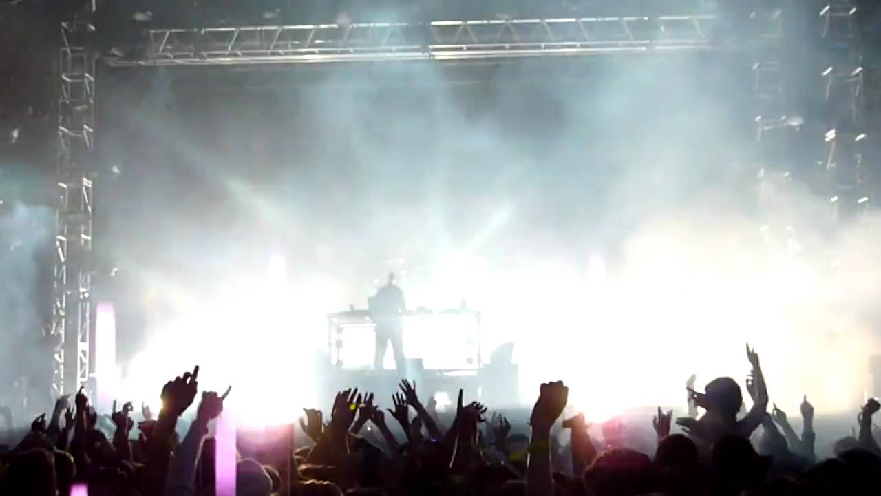 Fatboy Slim - Monster - Rockness 2010 - YouTube
