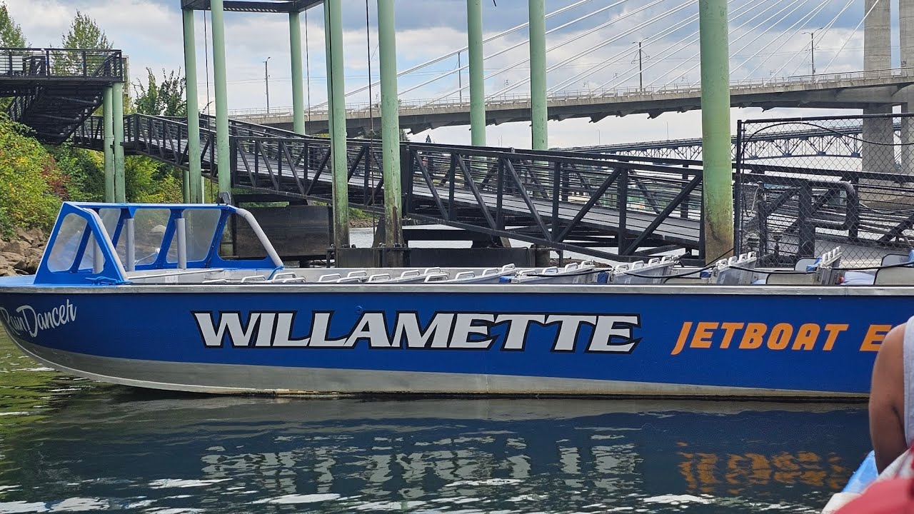 Willamette jetboat Excursions Portland Oregon - YouTube