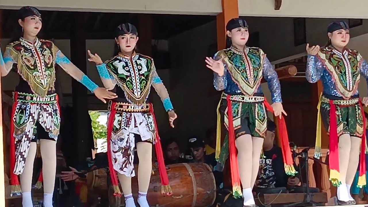 Tari jathilan reog ponorogo - YouTube