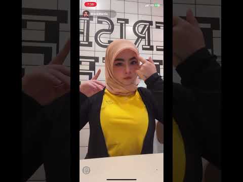 Maria live terselak baju