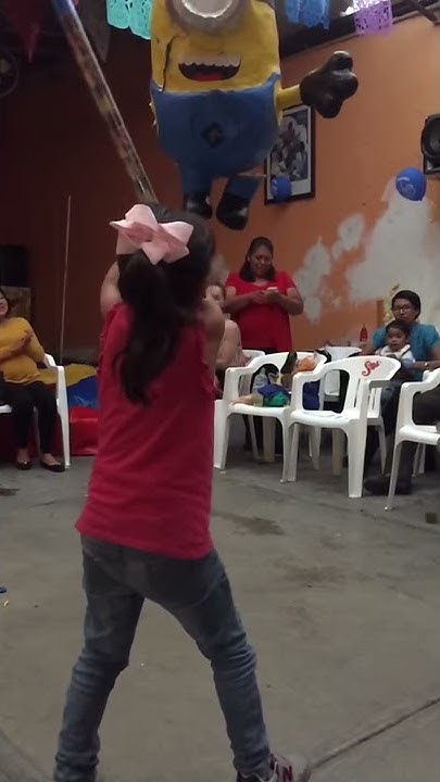 Dale dale dale... piñata! - YouTube