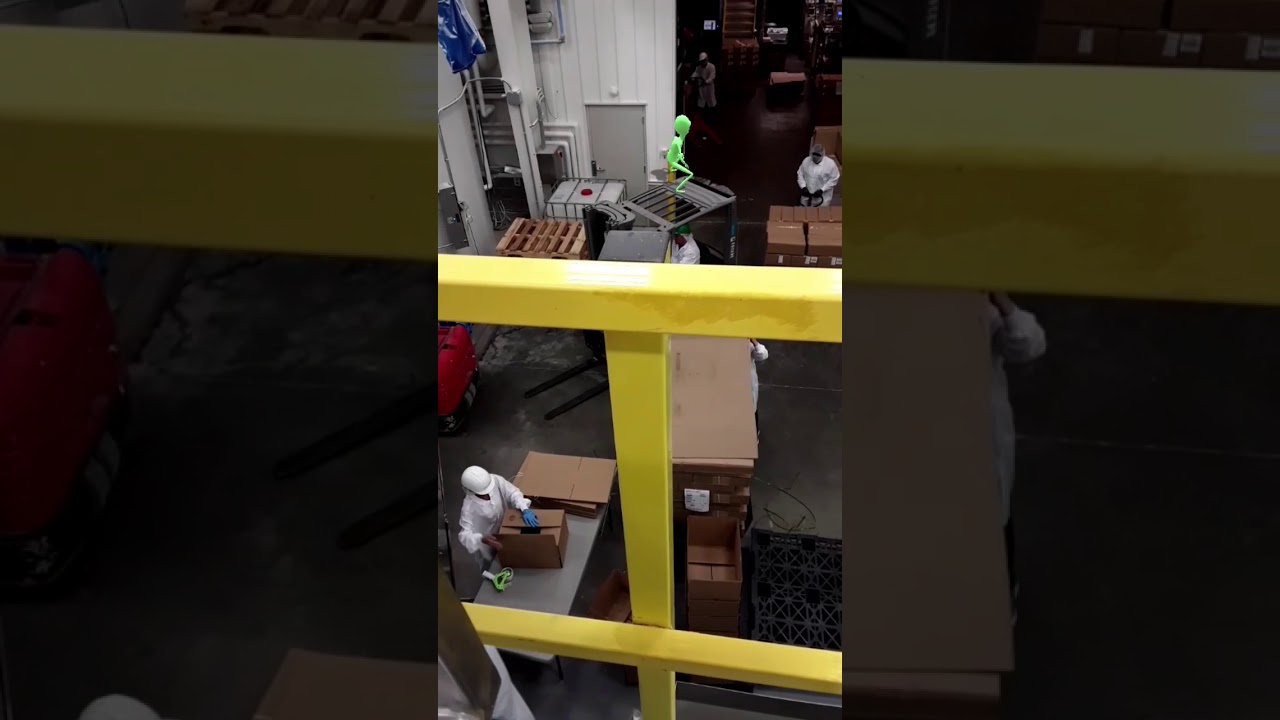 Twerking alien - YouTube