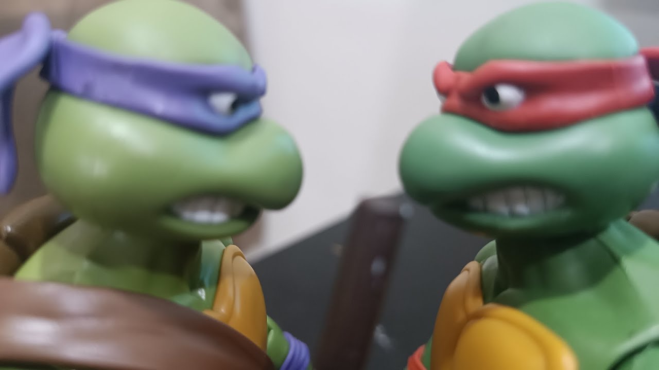 Donatello vs Raphael - YouTube