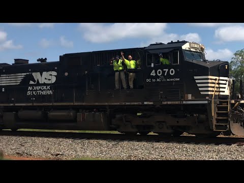 The happiest crew ever,y’all made my day,chasing Ns 18D with multiples hornshows - YouTube
