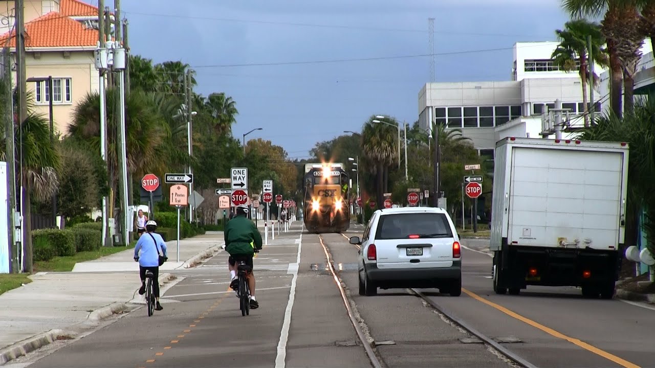 STREET RAILS! CSX 4309 at Clearwater (06JAN2014) - YouTube