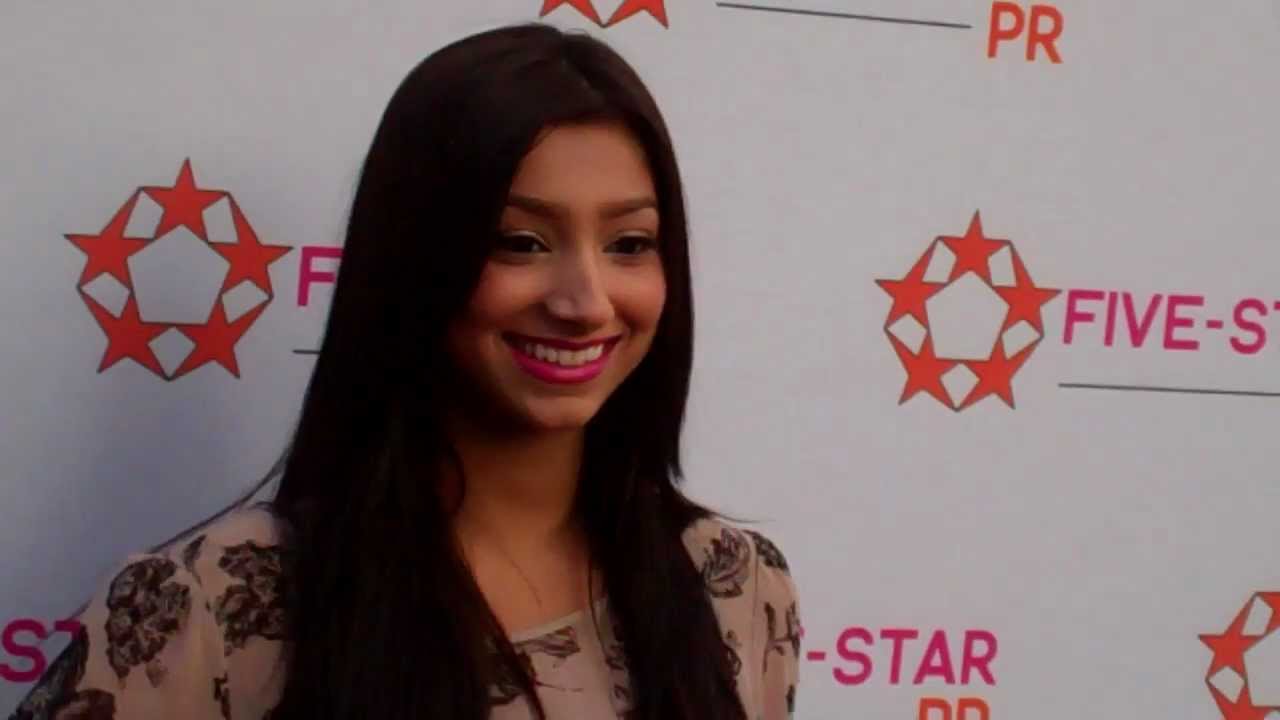 Molly Gibson arrives at Justin Joey Jolie's birthday bash - YouTube