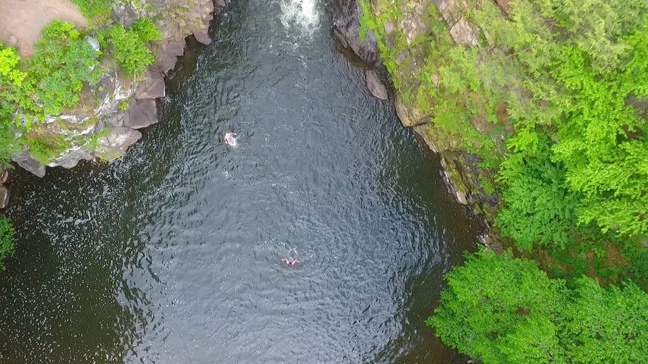 cliff jumping at the powder hole - YouTube
