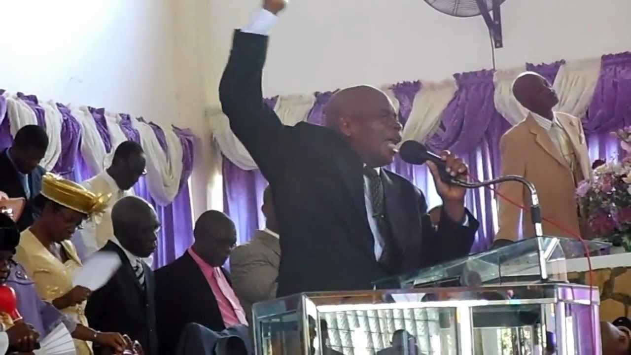 Apostle G.W. Johnson Praying, Apostolic Ark Convention 2012 - YouTube