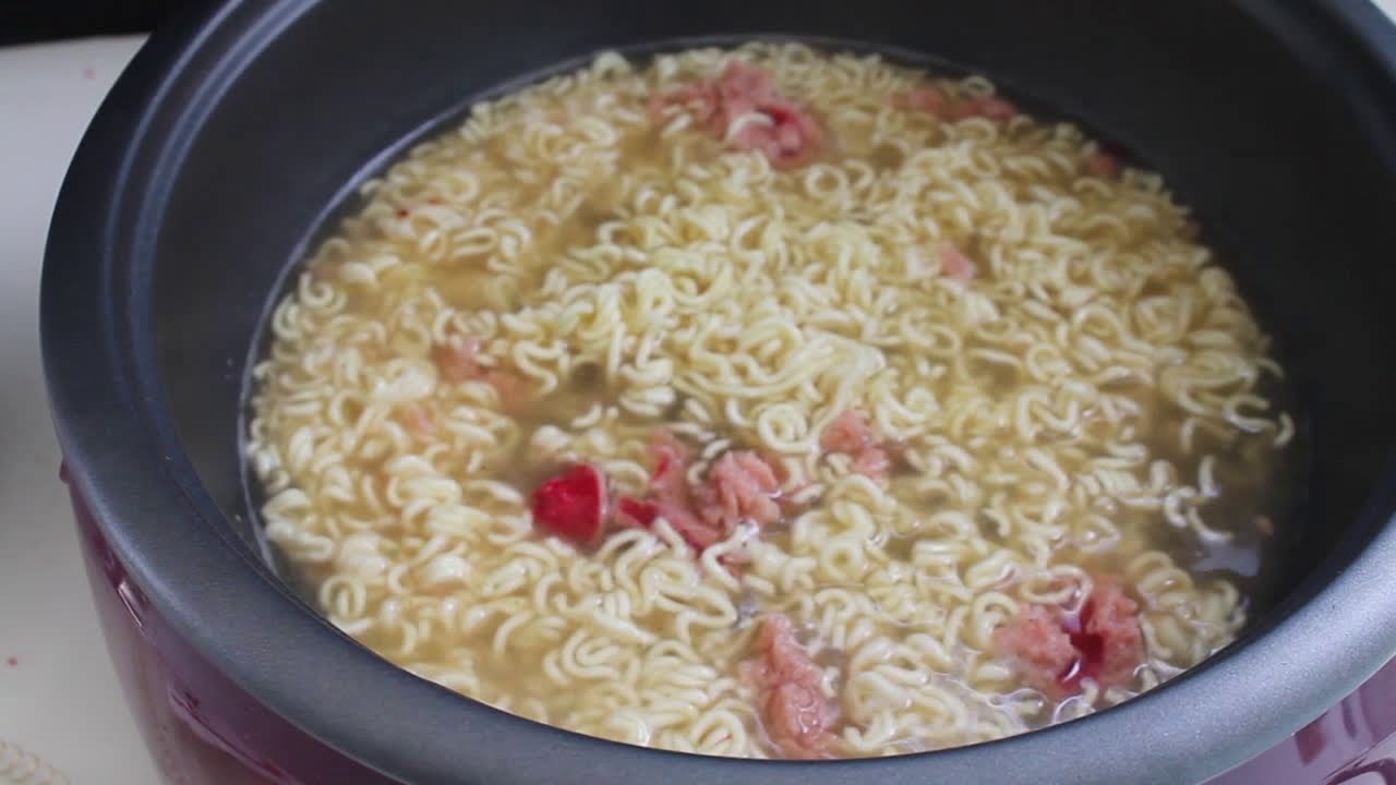 Easiest way to make perfect instant ramen - YouTube