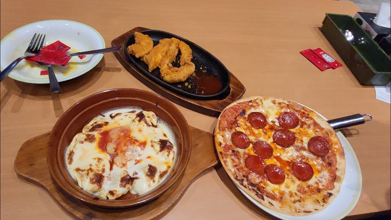 Dinner at Saizeriya, Italian Restaurant, Singapore - YouTube