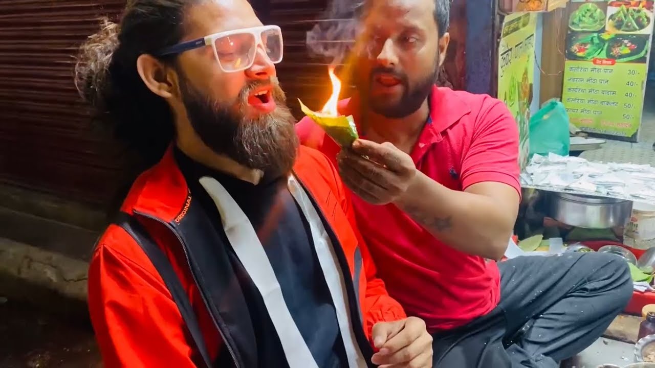 बनारसी पान BURNING FIRE PAAN!! 200 year old shop !! banars street food ...