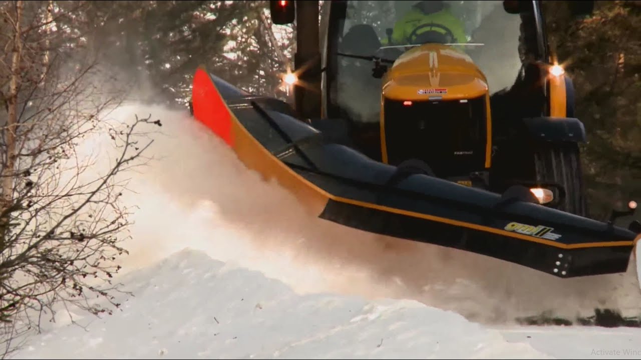 Fastrac - The Fastest Tractor in the World - Snowploughing - Norwegian ...