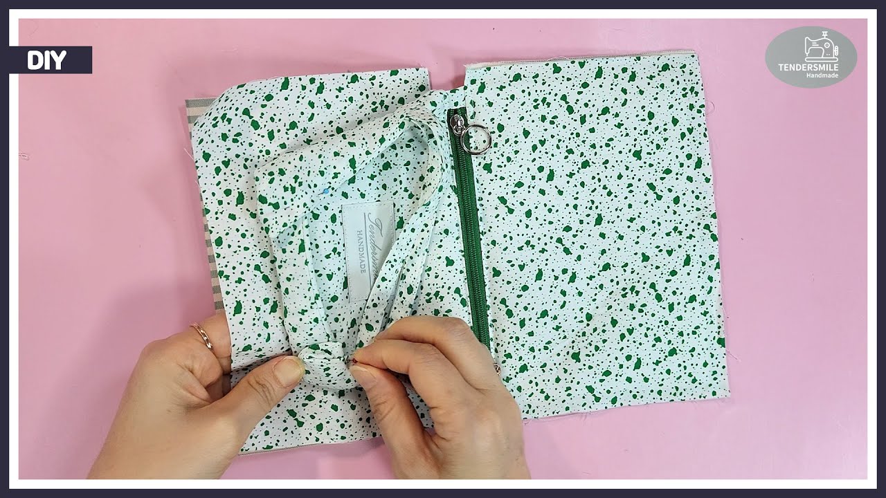 How to make a zipper pouch with 3 pockets in one zipper - YouTube