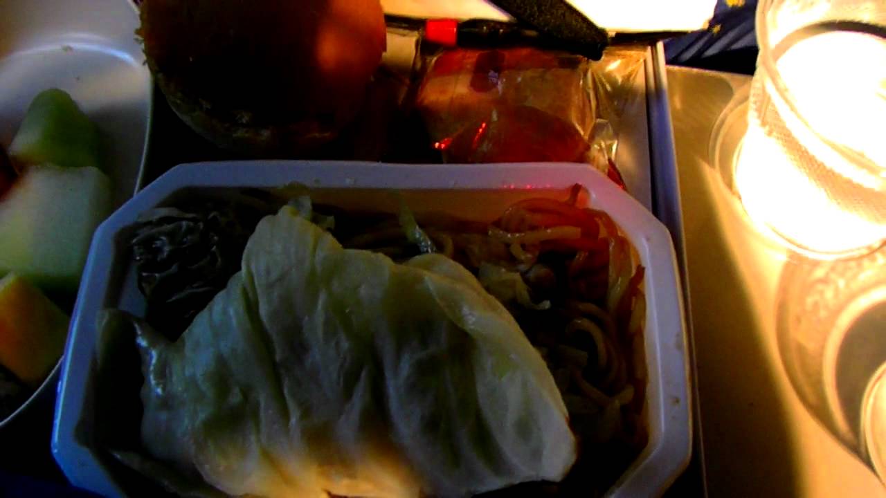HD Continental Airlines 777 Food Service HKG-EWR Free Pre-Arrival Snack ...