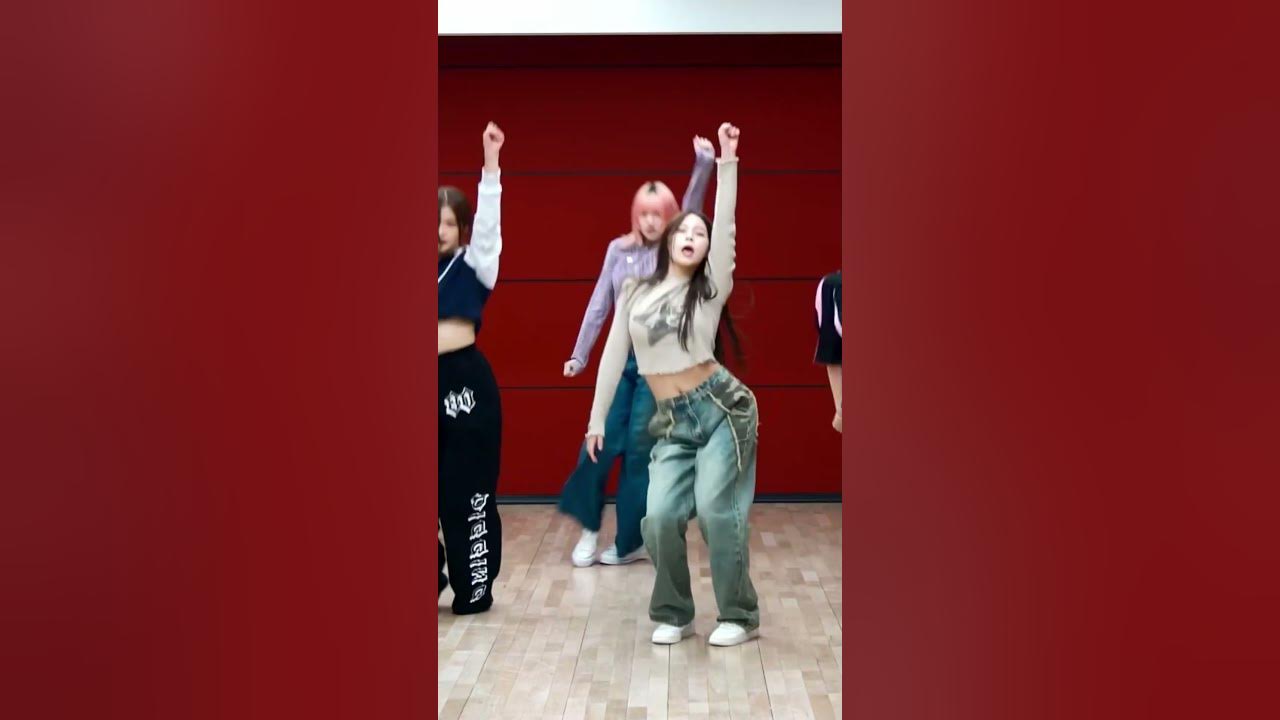 NMIXX 'Run For Roses' Dance Practice Mirrored #shorts - YouTube