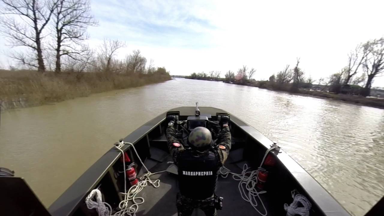 Vojni čamac - YouTube