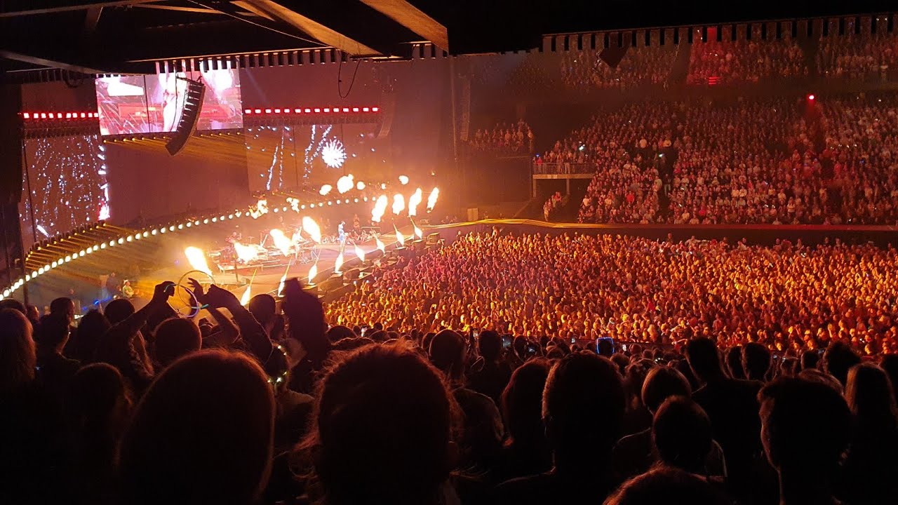 Regi in concert, Zwaartekracht - Sportpaleis 22/10/22 - YouTube
