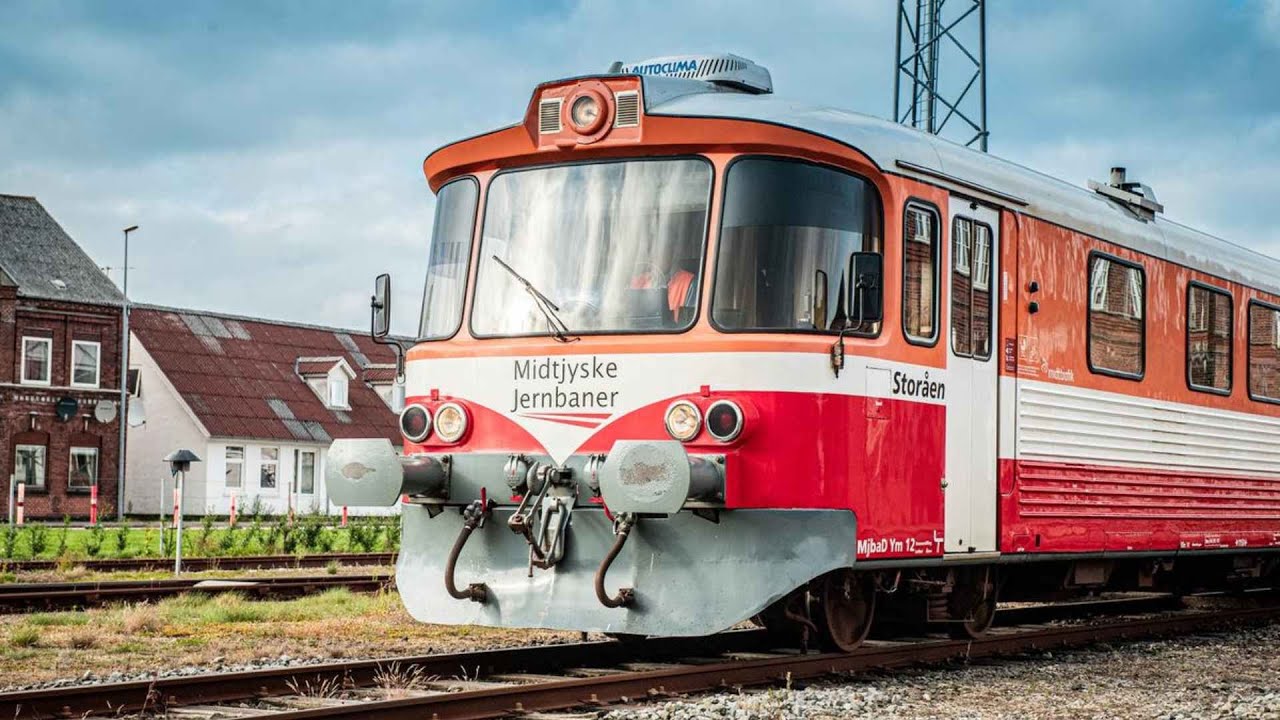 Kør med det ikoniske VLTJ-tog mellem Lemvig og Thyborøn - YouTube