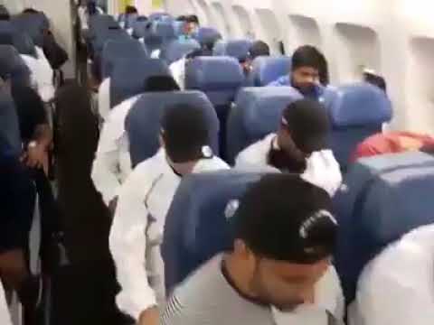 Muslims Praying On A Plane - YouTube