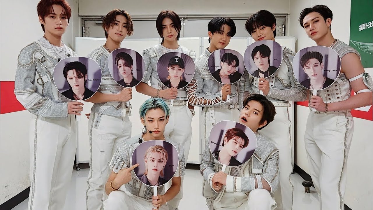 Stray kids— Mundinho STAY — DOME TOUR: Fukuoka, Japão (16/08) DIA 1 — SKZCODE - YouTube