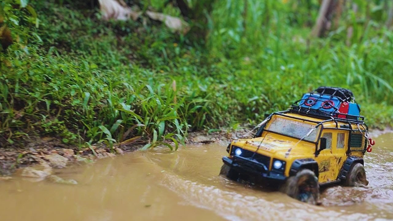DEFFENDER Tackles the Mud | Off-Roading Fun and Challenges! ,RC CAR ...