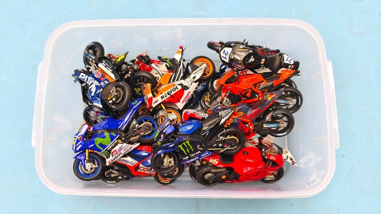 Review Diecast Collection Model MotoGP Bikes 1/18 Scale in a Box, Best ...