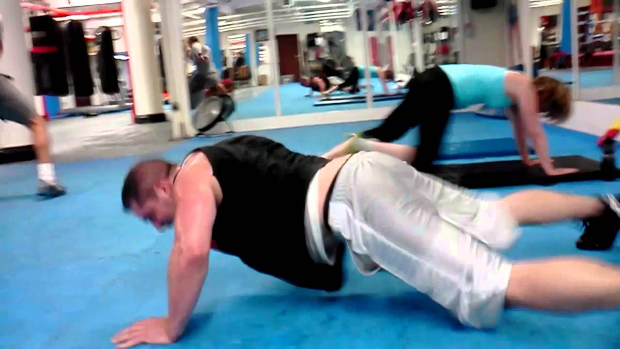 👊EMPOWERMENTBOXING spider crawl push ups📹 - YouTube