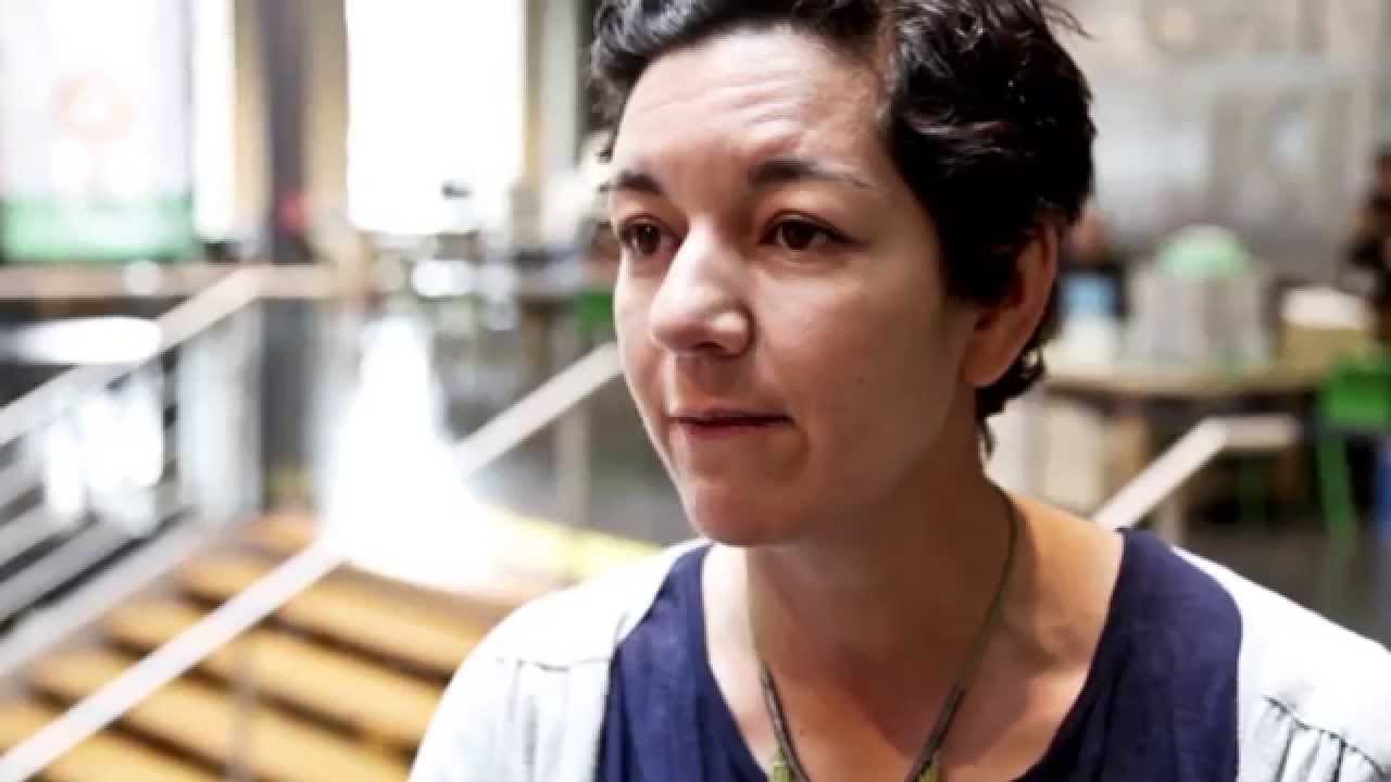 A vous l'Union : Elaine Benoit, créatrice de l'agence Booster Lab - YouTube