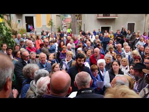 Barni (CO) Flash mob di canto popolare