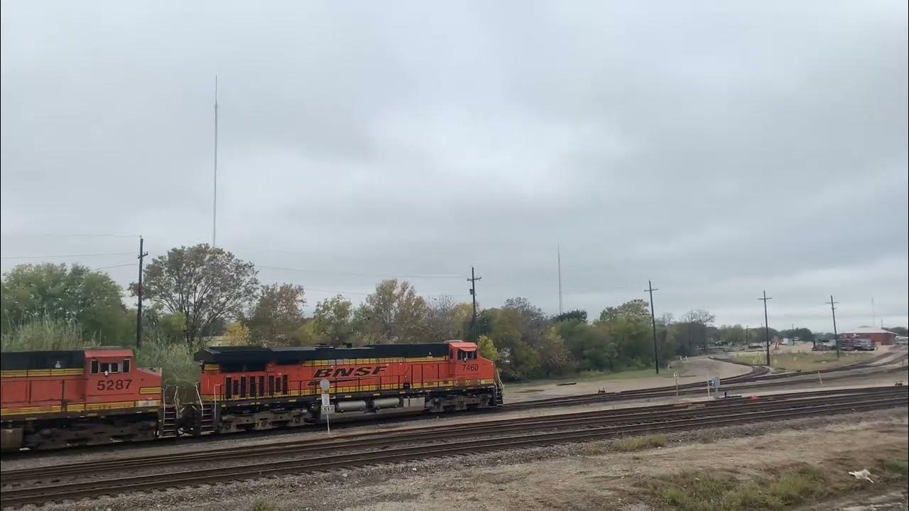 BNSF 7460 leads the HOUTPL through Temple Tx - YouTube