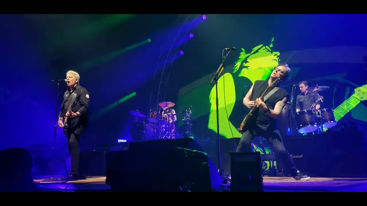 The Offspring - Gotta Get Away, Windsor, ON - YouTube