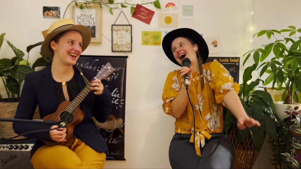 Fly me to the moon - Frank Sinatra | Bossa Nova Ukulele Cover | Leslie Soleil - YouTube