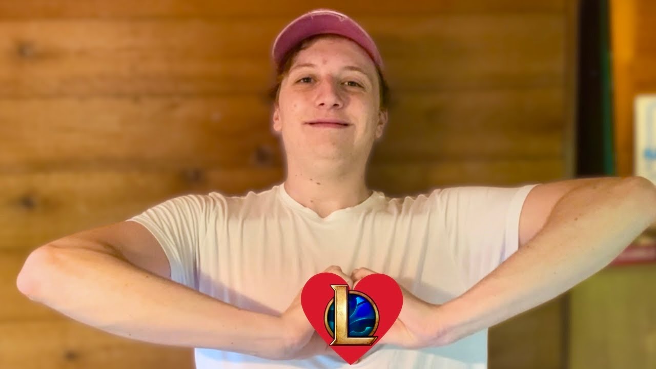 How to Tell Your Crush You Play League of Legends - YouTube