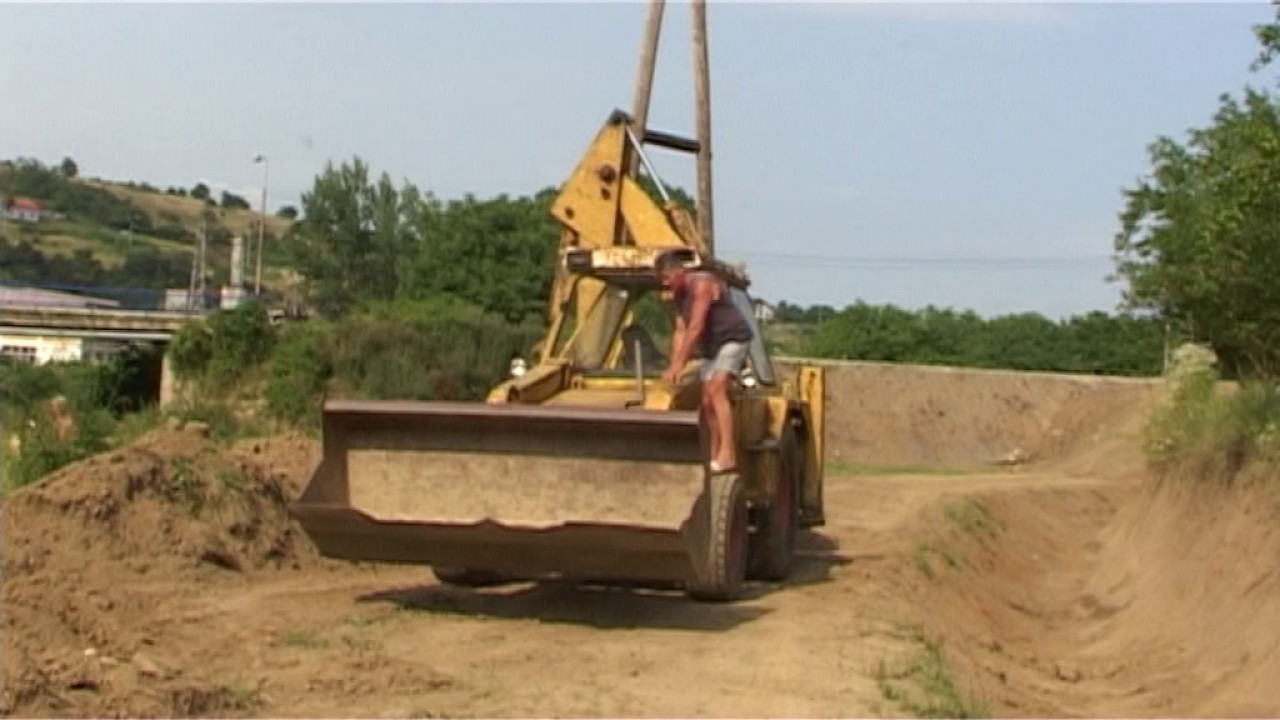 Miki bagerista - YouTube