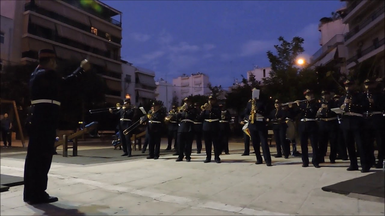 Η ΦΙΛΑΡΜΟΝΙΚΗ ΠΕΙΡΑΙΑ στην Πλατεία Καρπάθου 5 - YouTube