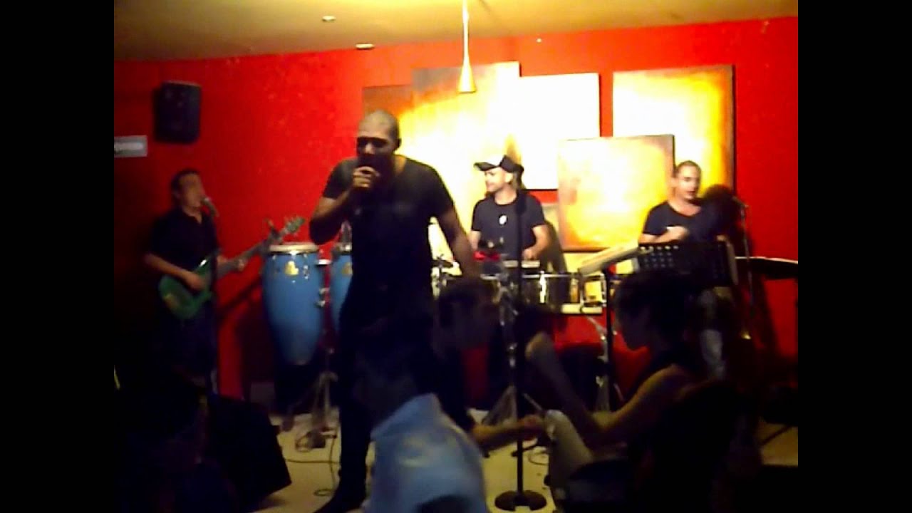 Una noche en el Rinconcito de la Salsa - YouTube