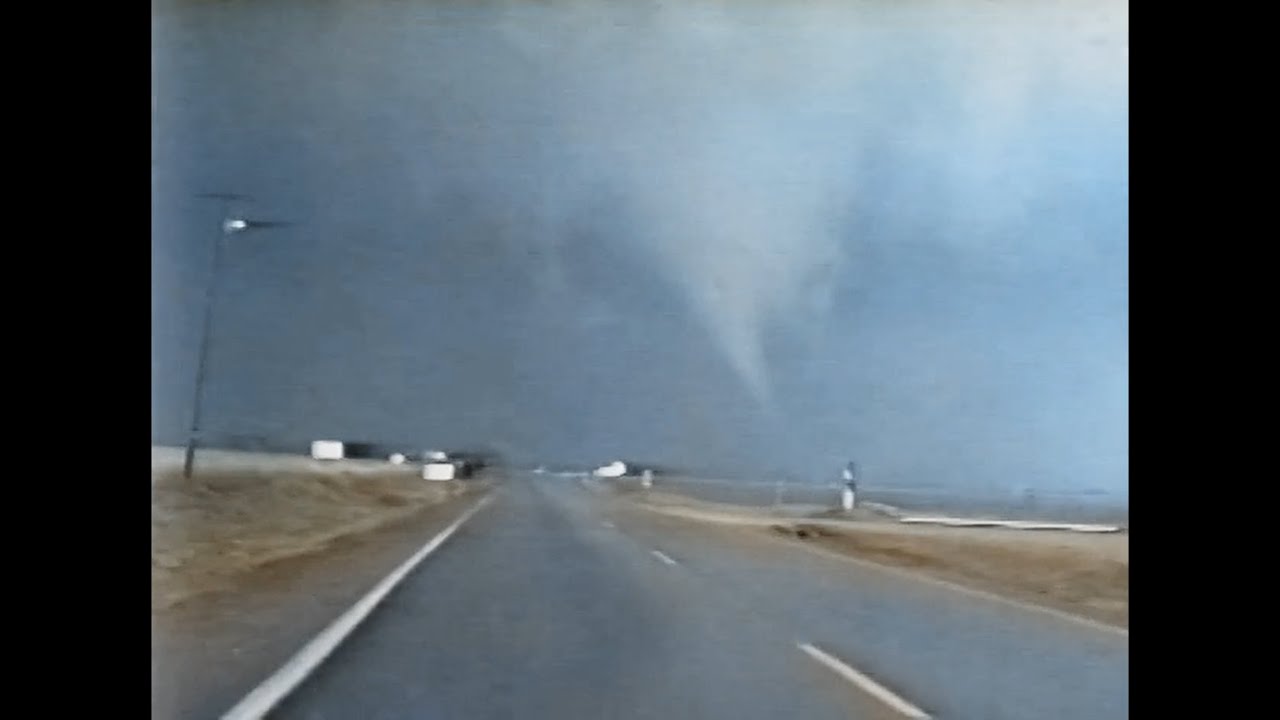 Beginning of Andover, KS F5 Tornado, April 26, 1991 (Tim Marshall ...