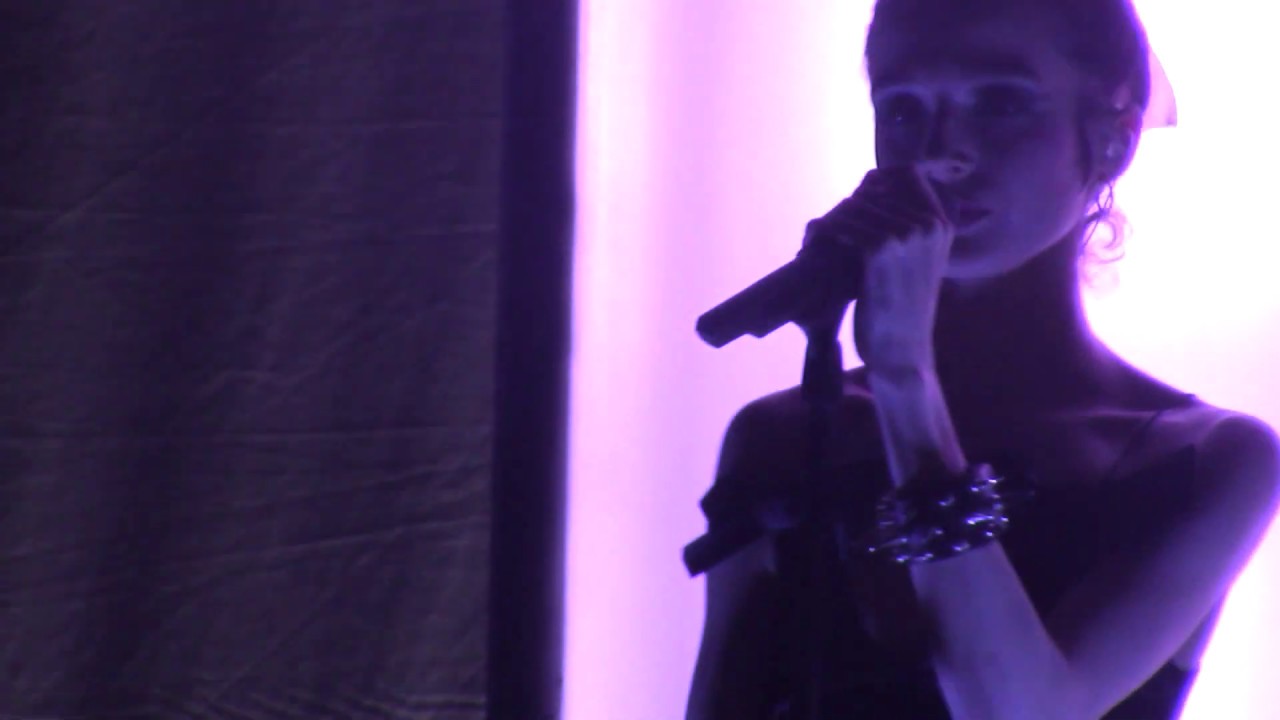 Poppy "Sit/Stay" live in St. Louis, MO 2/15/20 - YouTube