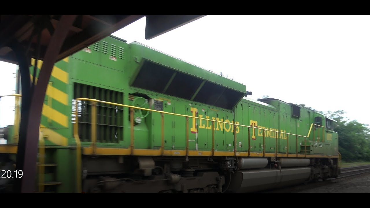 1072 illinois Terminal heritage unit pulls the stink train plus 4k ...