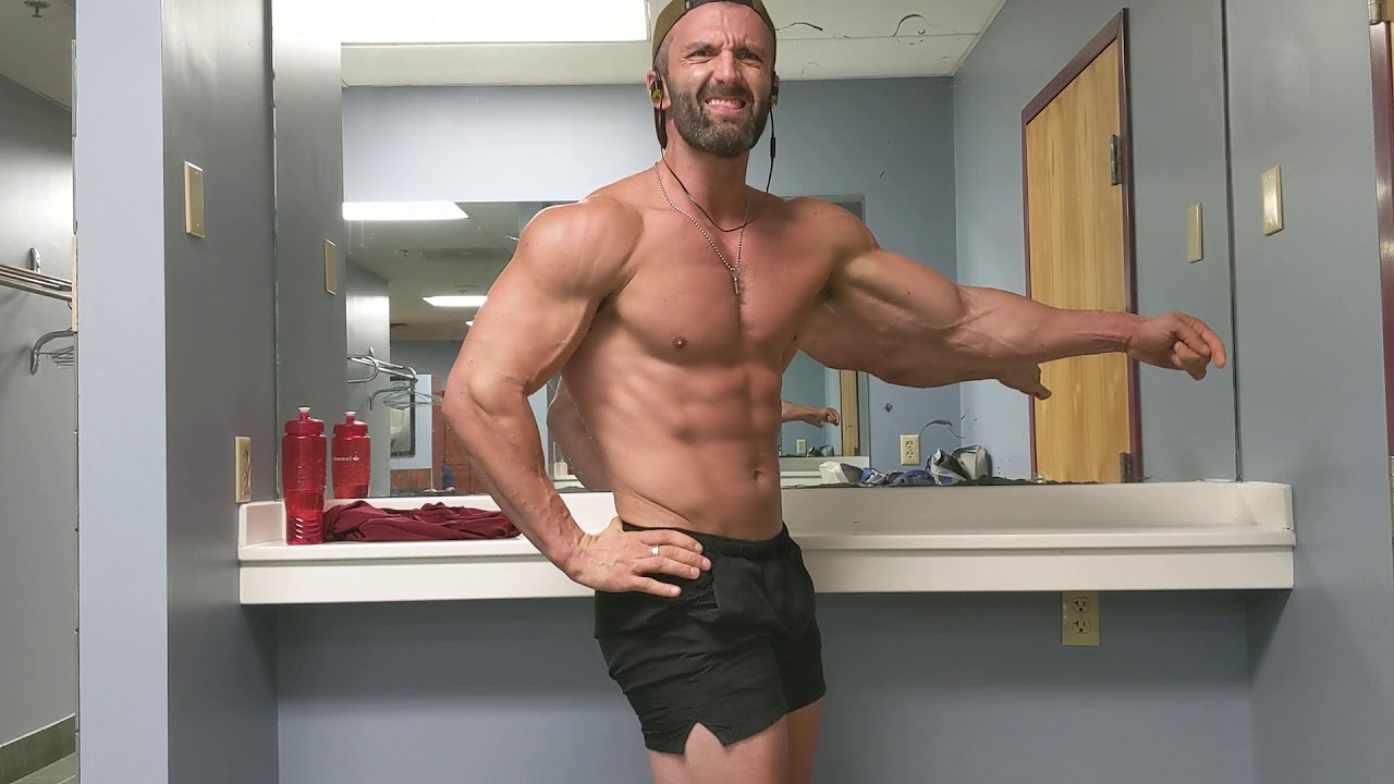 Post workout flexing physique update 231lbs currently - YouTube