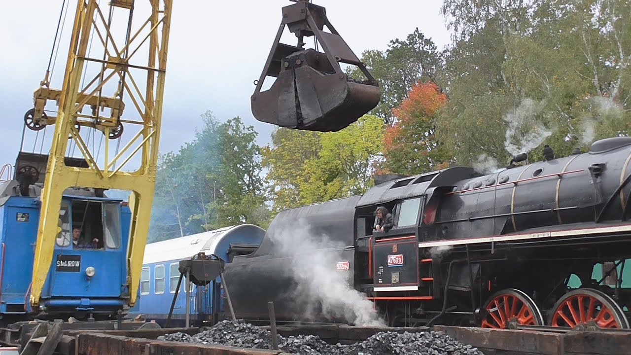 Steam locomotive ČSD 475.179 up close! - YouTube
