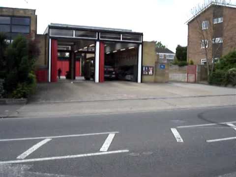 London Fire Engine leaving Ruislip Fire Station on Shout - YouTube