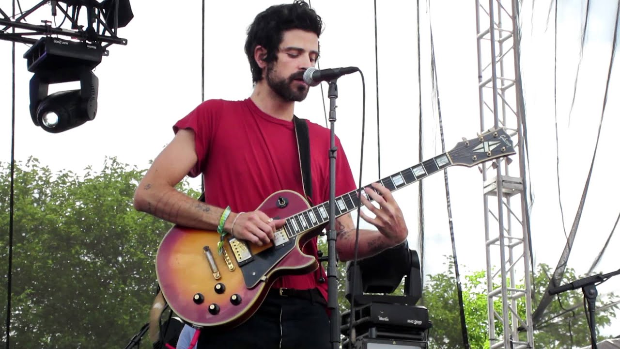 "Baby (Live)" by Devendra Banhart - YouTube