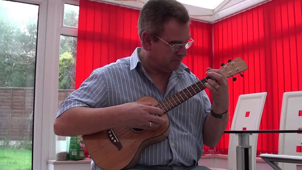 Peter Moss ukulele plays Autumn Leaves - YouTube