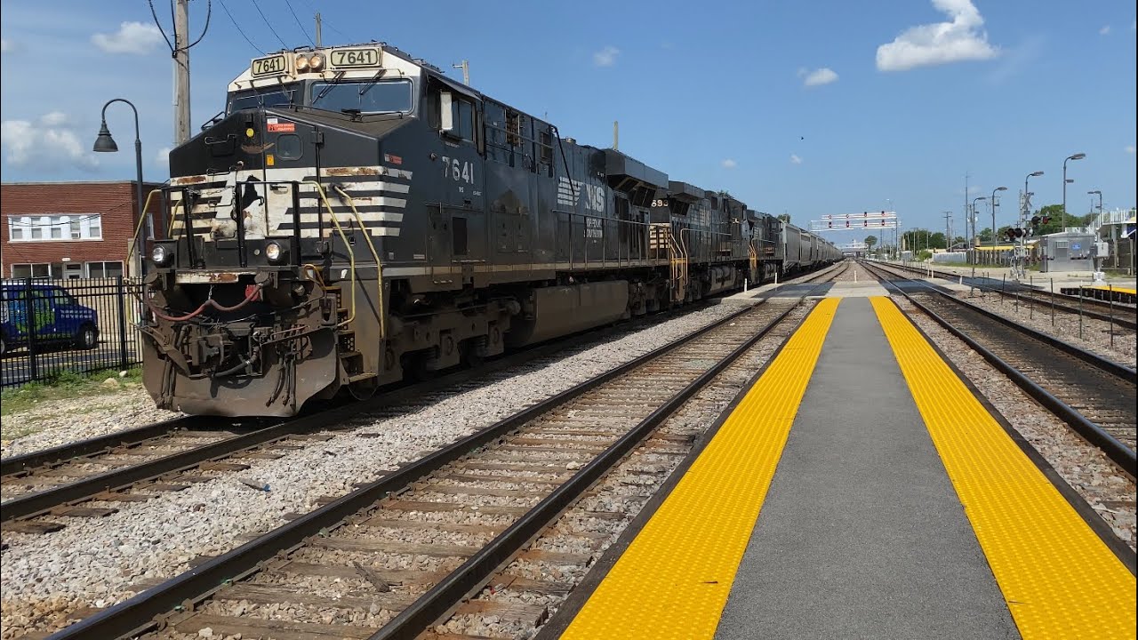 NS 7641 leads a NS trio there Franklin park - YouTube