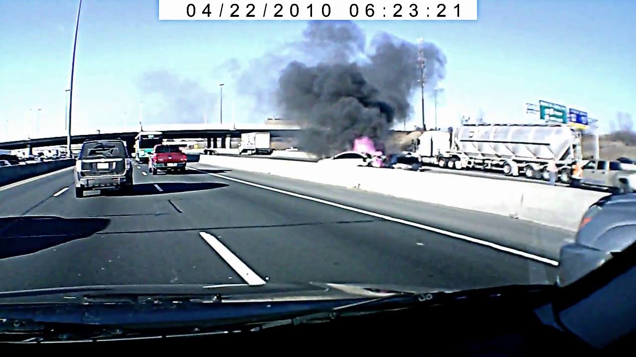 Car on fire. Toronto 401 hwy - YouTube