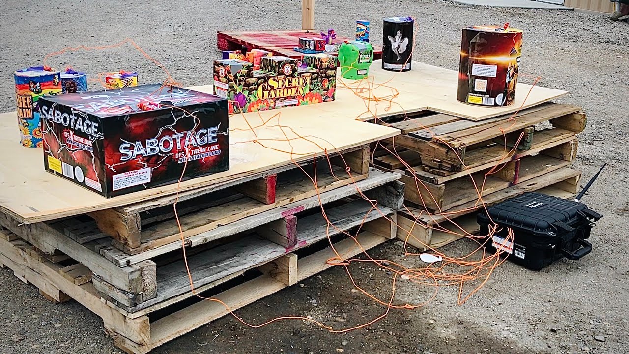 Beautiful BIG Firework Fountains! - YouTube