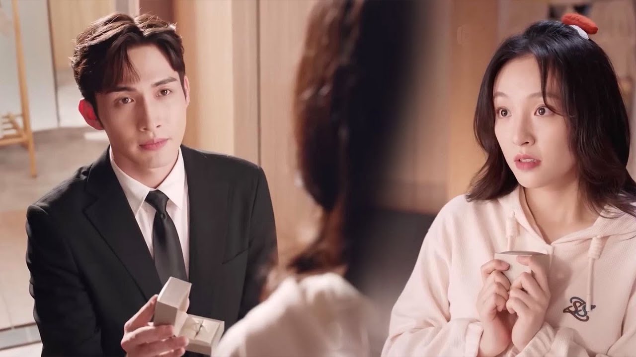 速看EP32🎀灰姑娘意外发现惊喜，霸总终于向她求婚，用超大钻戒彻底套牢她！🎀【三分野 Here We Meet Again】 - YouTube