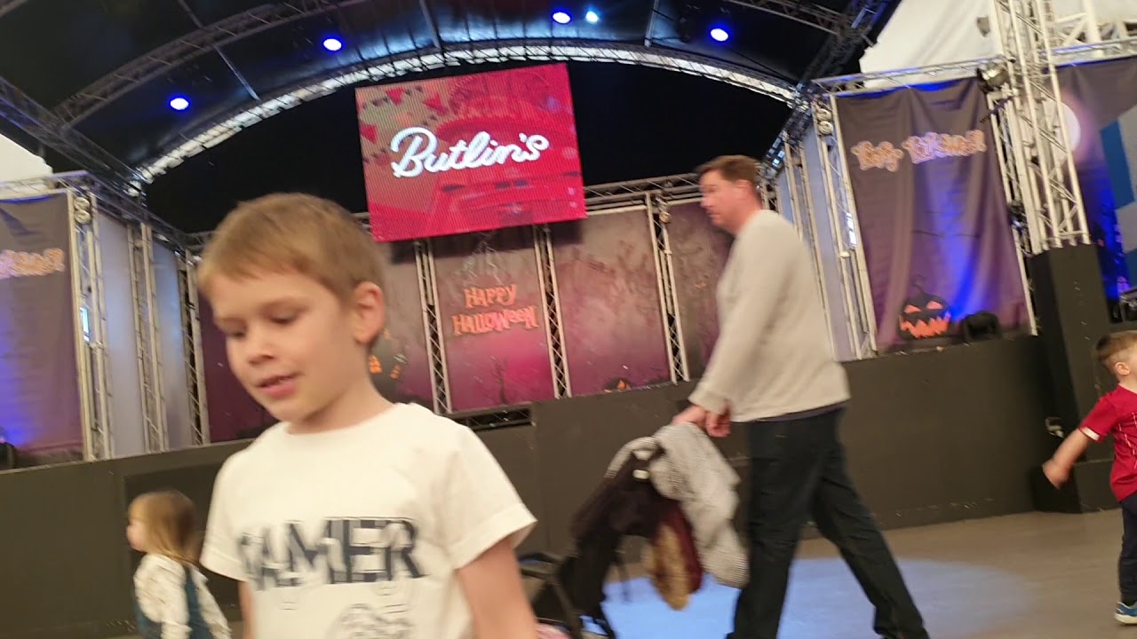 butlins live show part 3 - YouTube